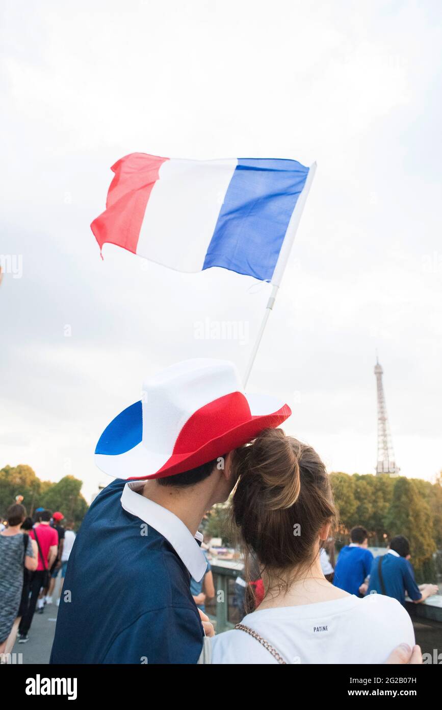 Jeunes fans de football hi-res stock photography and images - Alamy