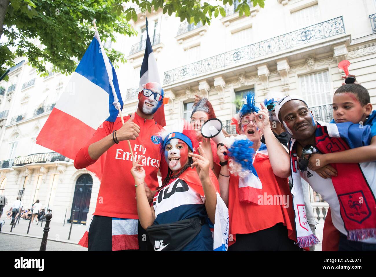 Jeunes fans de football hi-res stock photography and images - Alamy