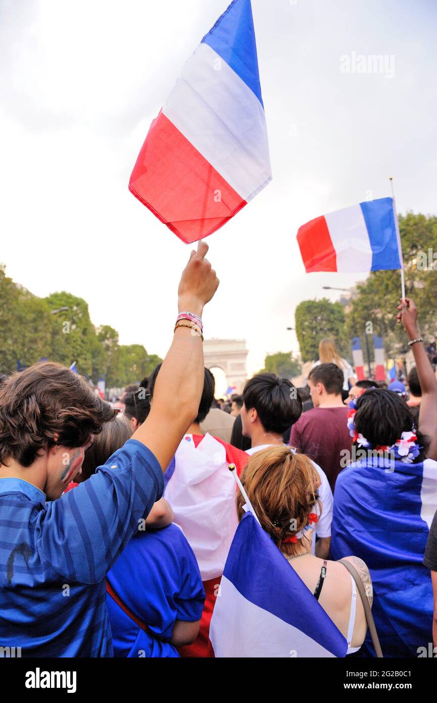 FRANCE, PARIS (75) FRENCH FANS IN THE FINAL OF THE 2018 FOOTBALL WORLD ...