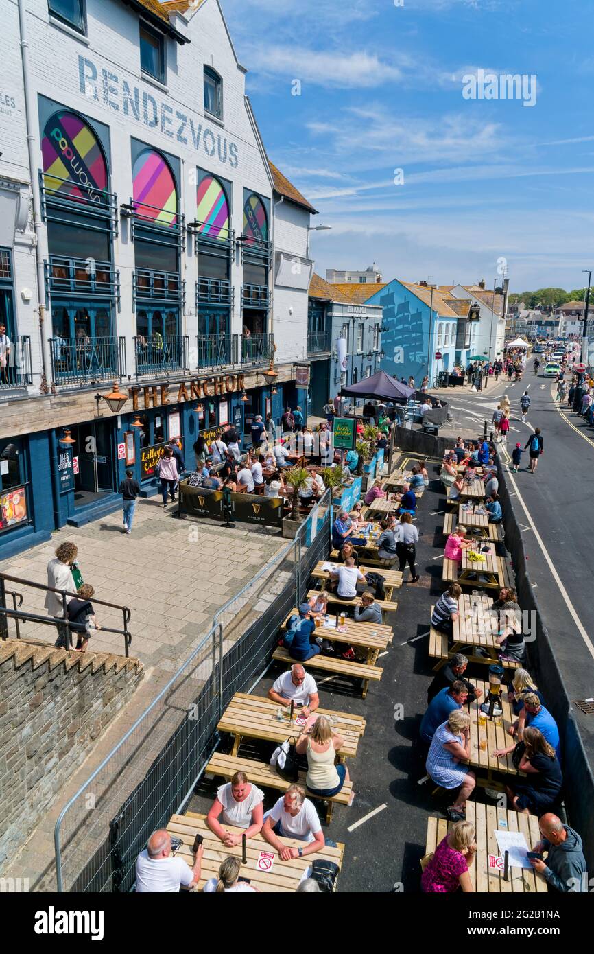 Busy Bank holiday in Weymouth Stock Photo - Alamy