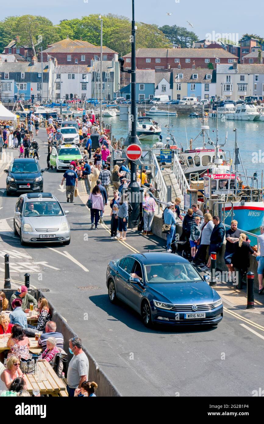 Busy Bank holiday in Weymouth Stock Photo - Alamy
