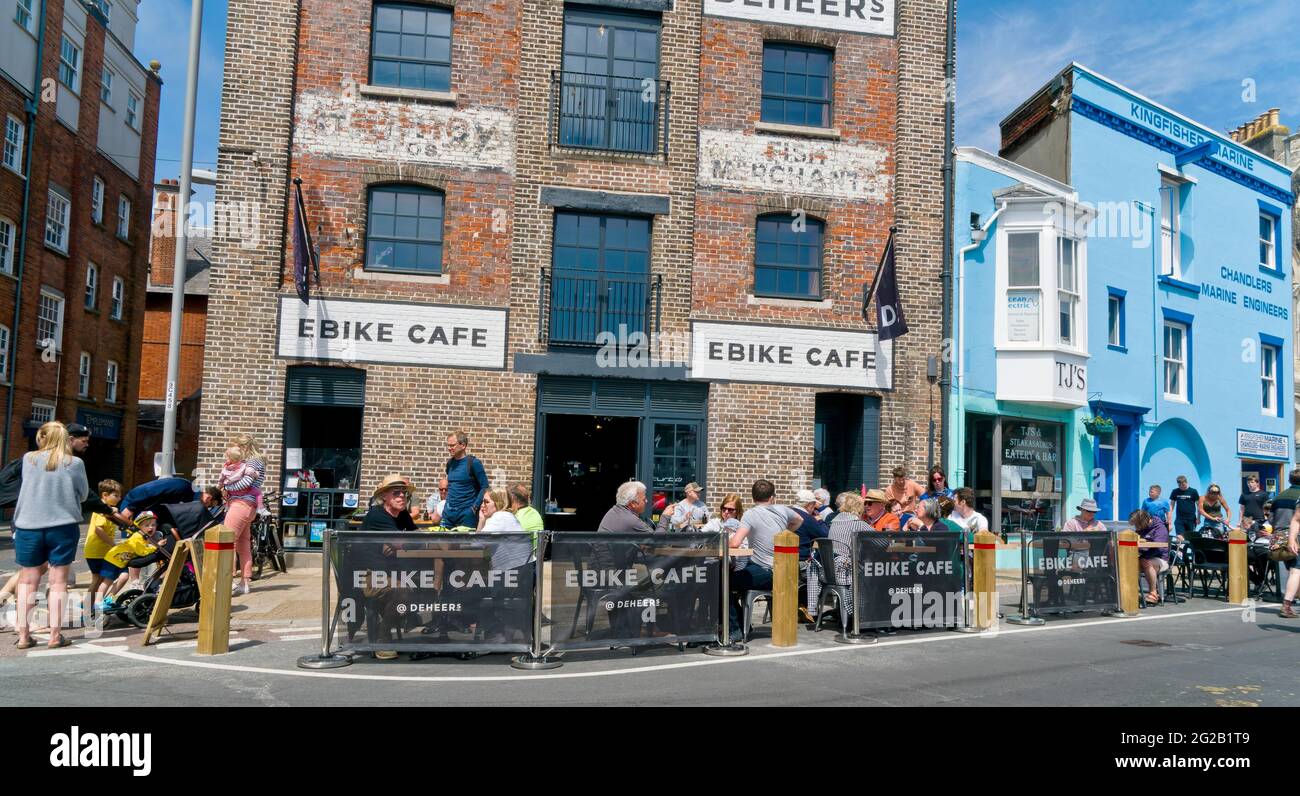 Busy Bank holiday in Weymouth Stock Photo - Alamy
