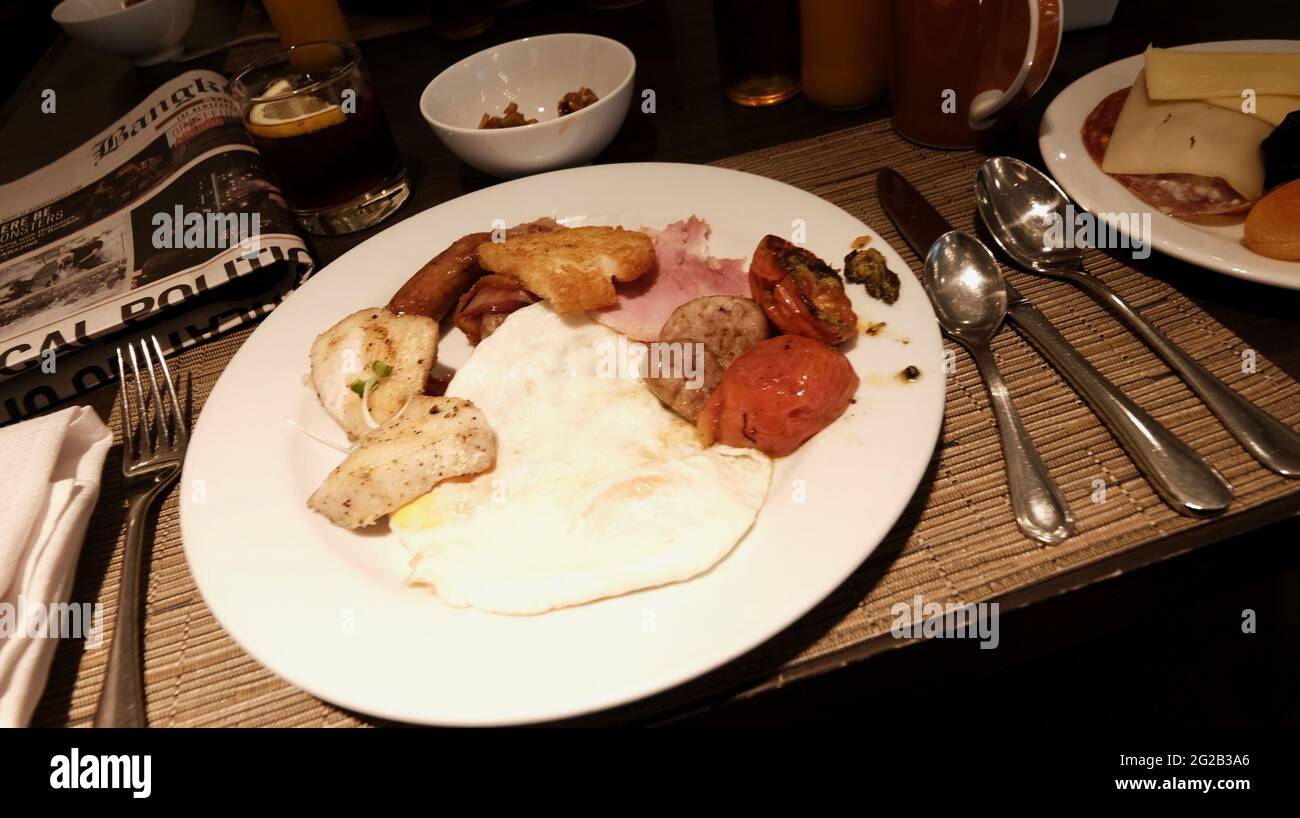 Eating out five star casual dining restaurant breakfast newspaper come ...