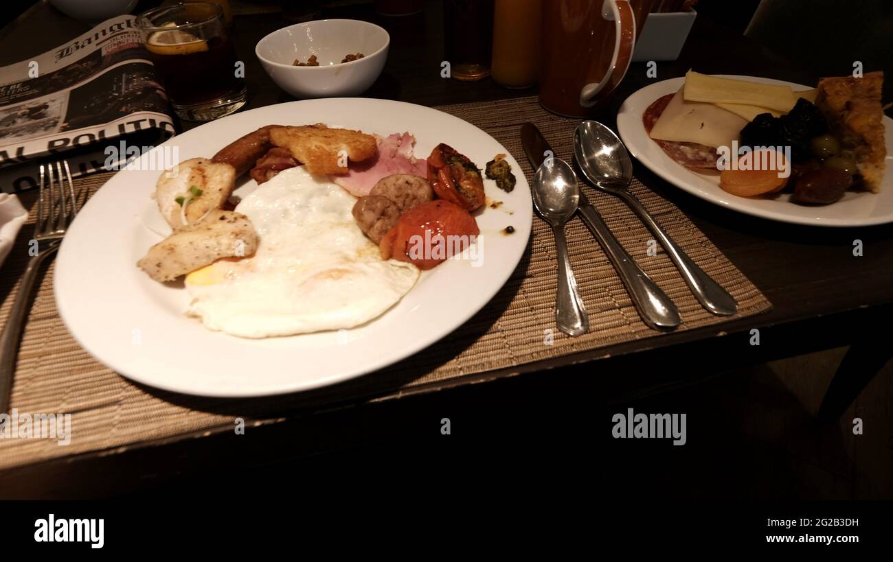 Eating out five star casual dining restaurant breakfast newspaper come ...