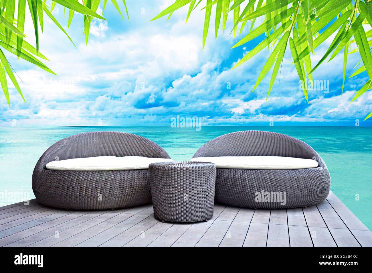 Rattan lounge hi-res stock photography and images - Alamy