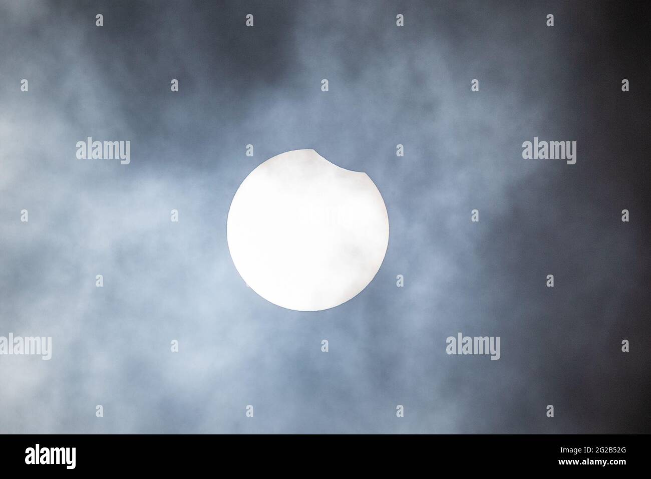 Partial eclipse hi-res stock photography and images - Alamy