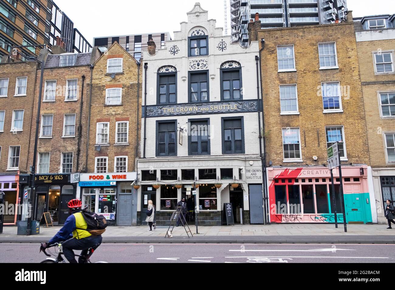 Row of tall buildings hi-res stock photography and images - Alamy