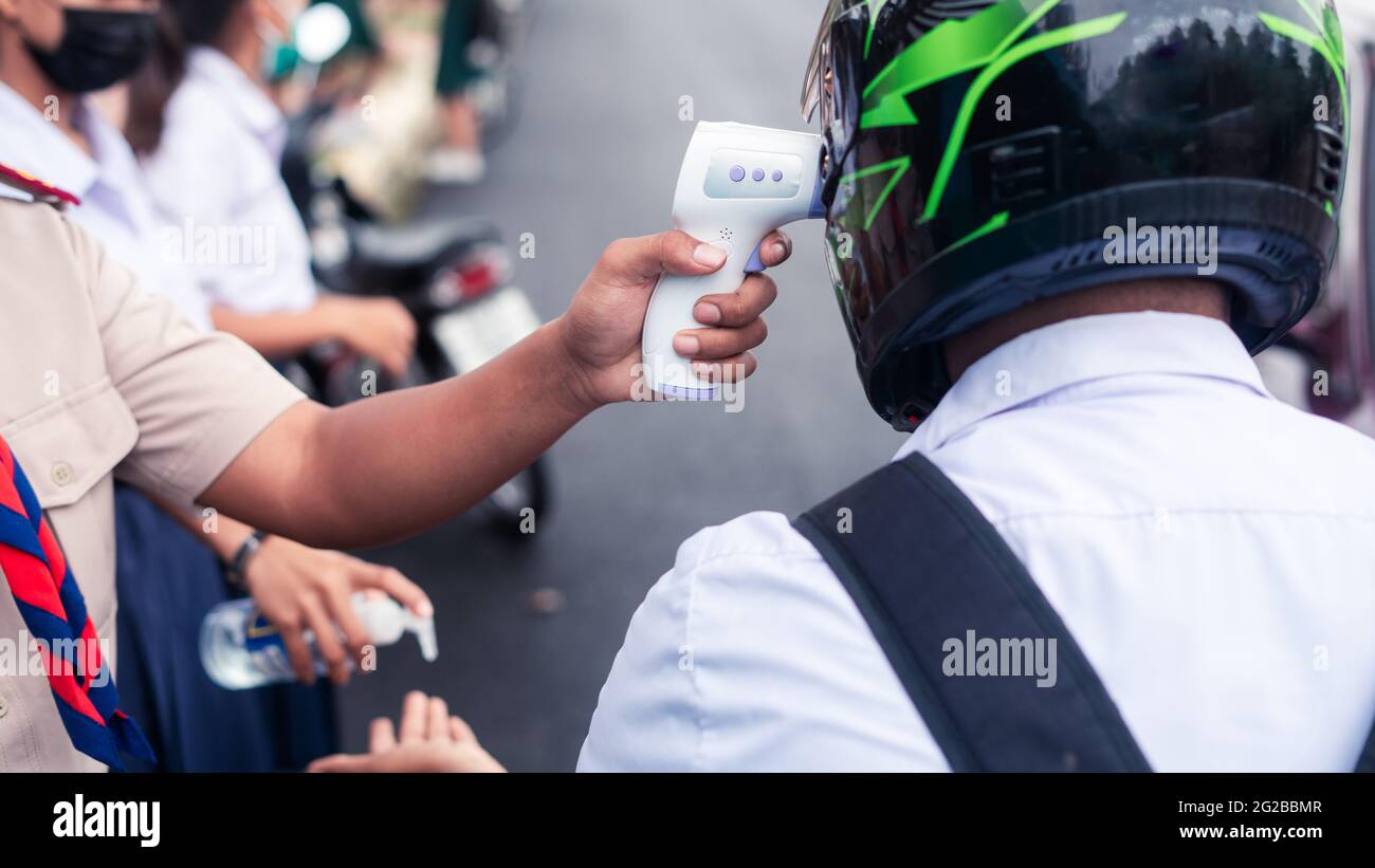 Back to school uniform display hi-res stock photography and images - Alamy