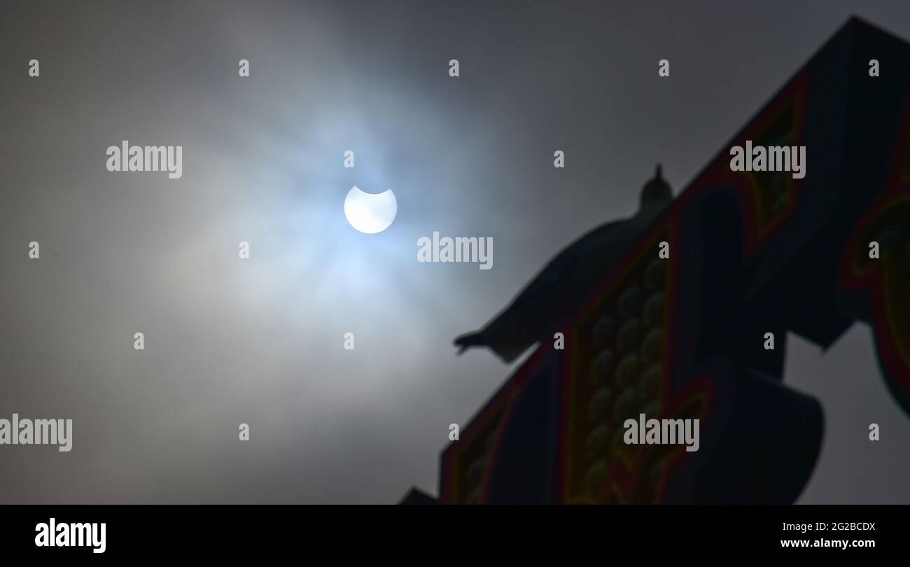 Brighton partial solar eclipse hi-res stock photography and images - Alamy