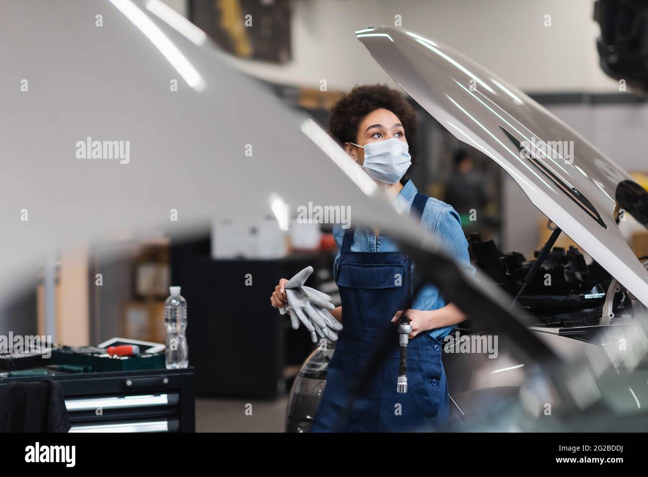 Cars With Open Hoods High Resolution Stock Photography and Images - Alamy