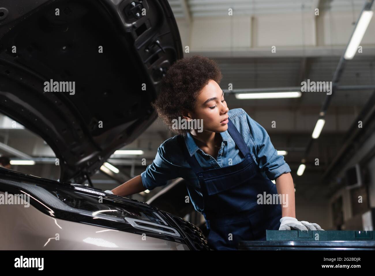 African american mechanic hi-res stock photography and images - Alamy