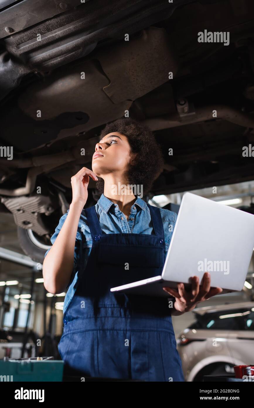 Inspecting vehicles hi-res stock photography and images - Alamy