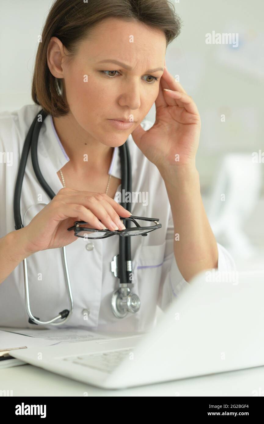 Sad female doctor hi-res stock photography and images - Alamy