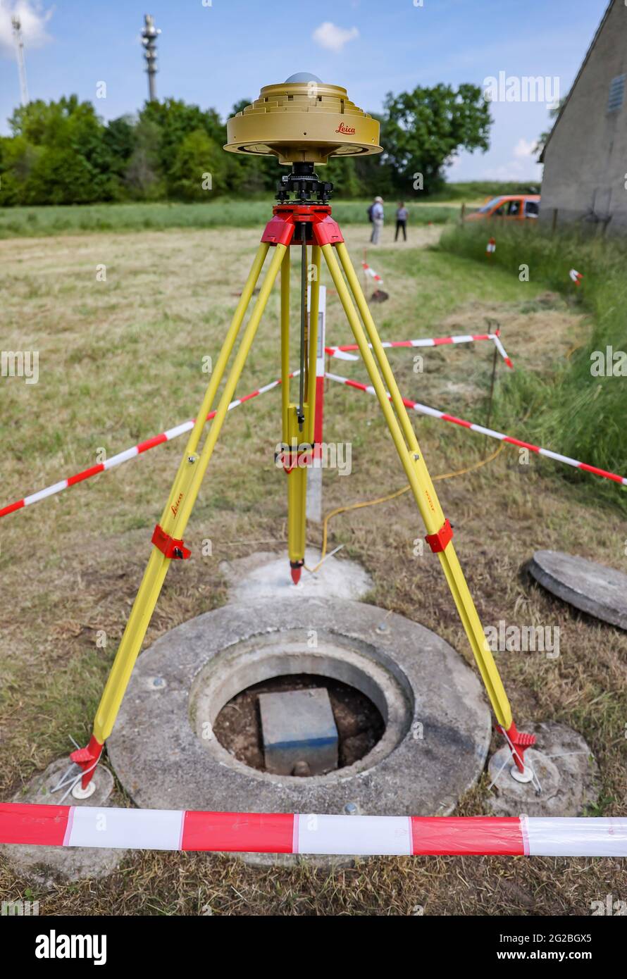 Three point measurement hi-res stock photography and images - Alamy