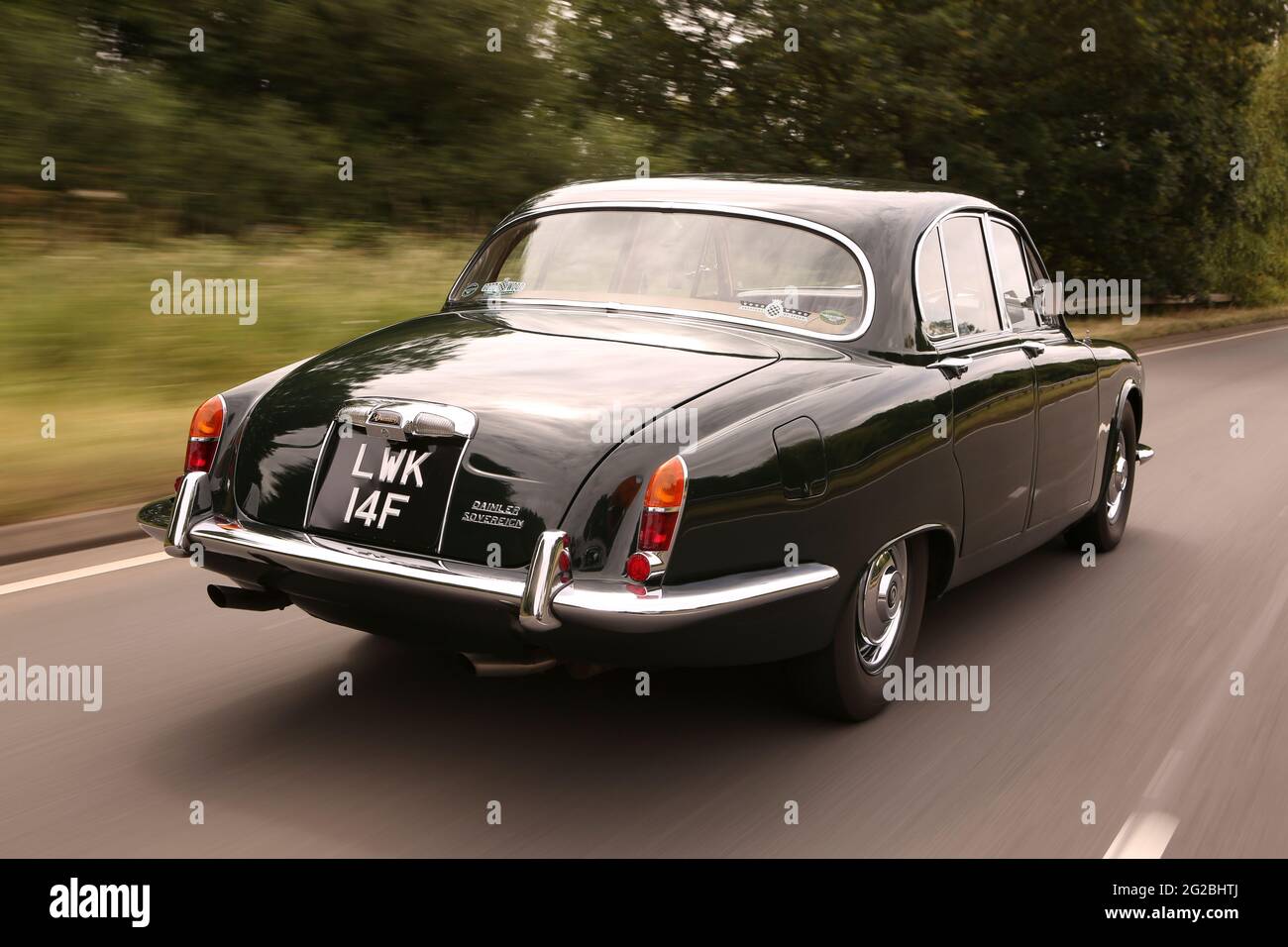 A Jaguar 420 classic British saloon car Stock Photo - Alamy