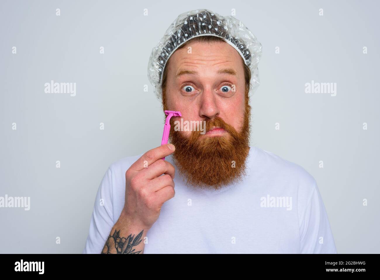 Man adjust the beard with a razor blade Stock Photo - Alamy