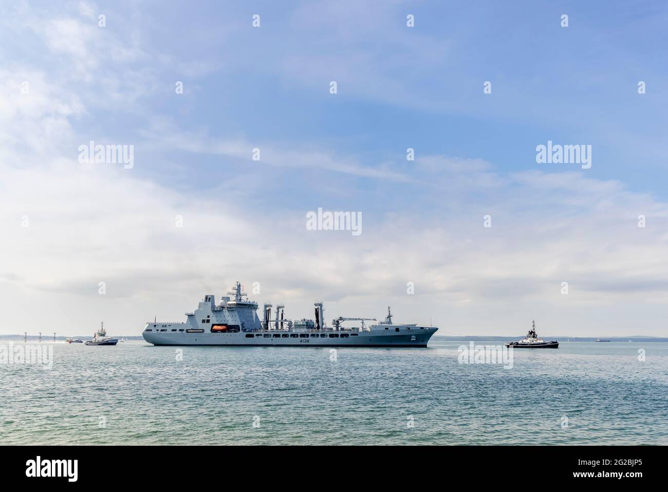 Auxiliary oiler replenishment ship hi-res stock photography and images ...