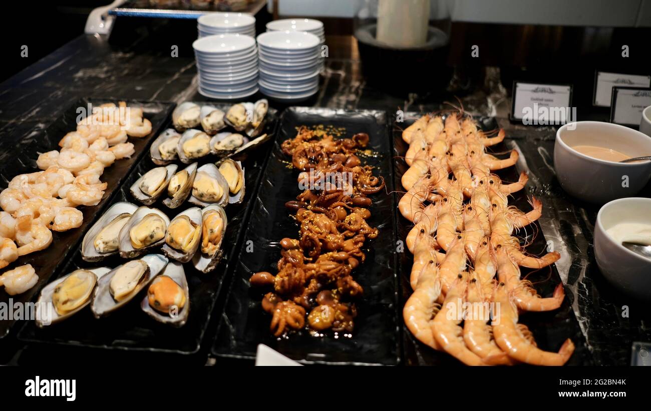 Gourmet Food presentations at a five star buffet Rain Tree Cafe The ...