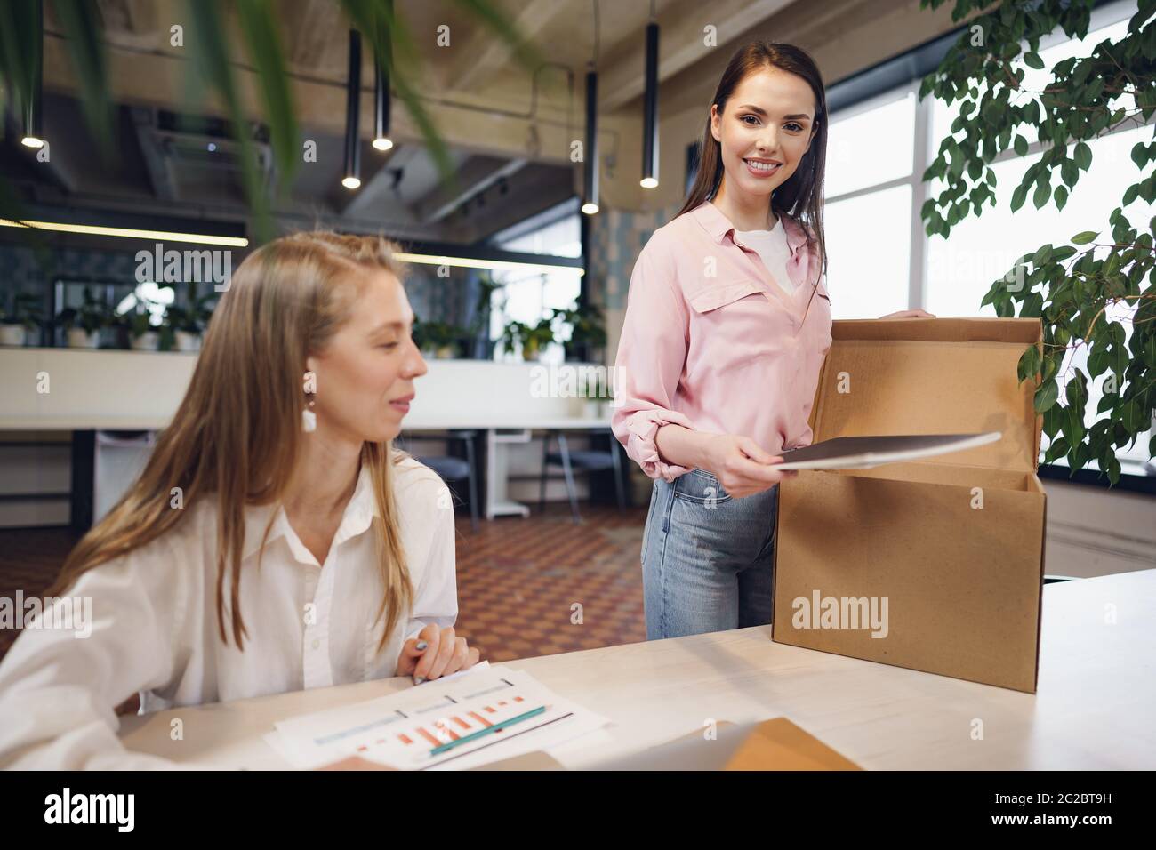 Leaving work carrying box hi-res stock photography and images - Alamy