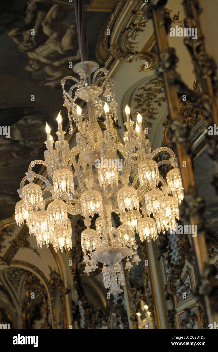 FRANCE. PARIS (75) 16 TH ARR. BACCARAT MUSEUM. CRYSTAL CHANDELIER Stock ...