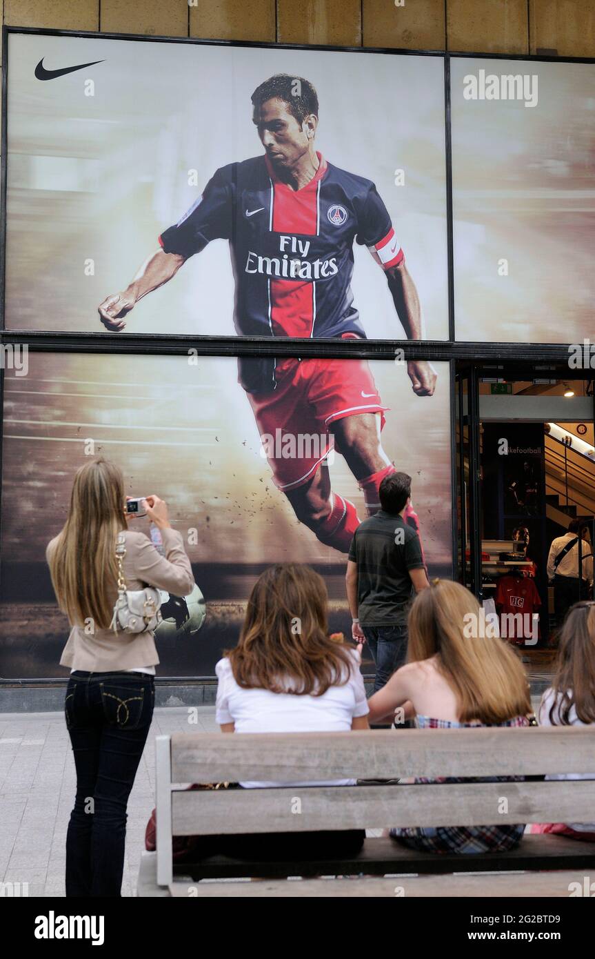 Football club posters hi-res stock photography and images - Alamy