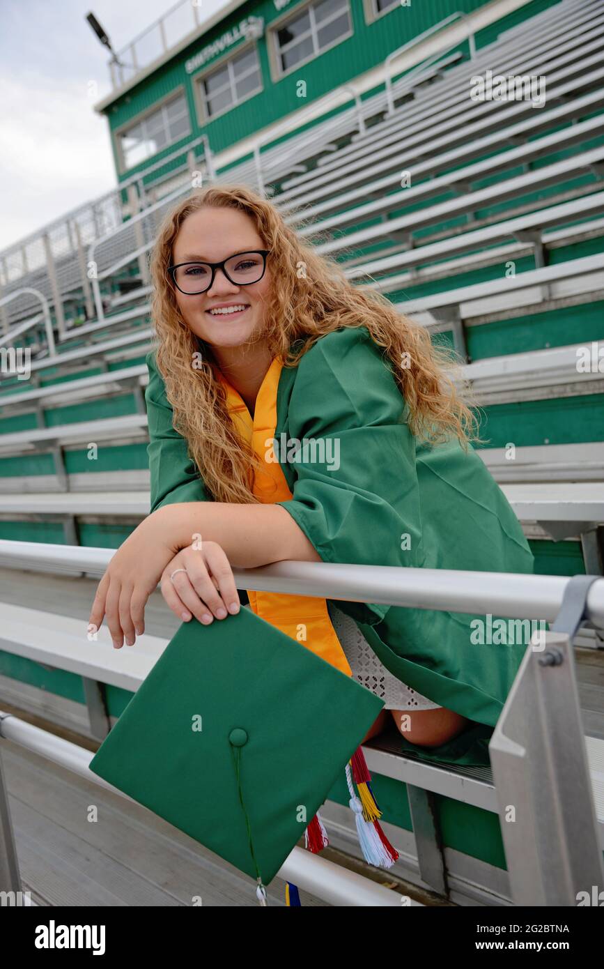High school graduate hi-res stock photography and images - Alamy