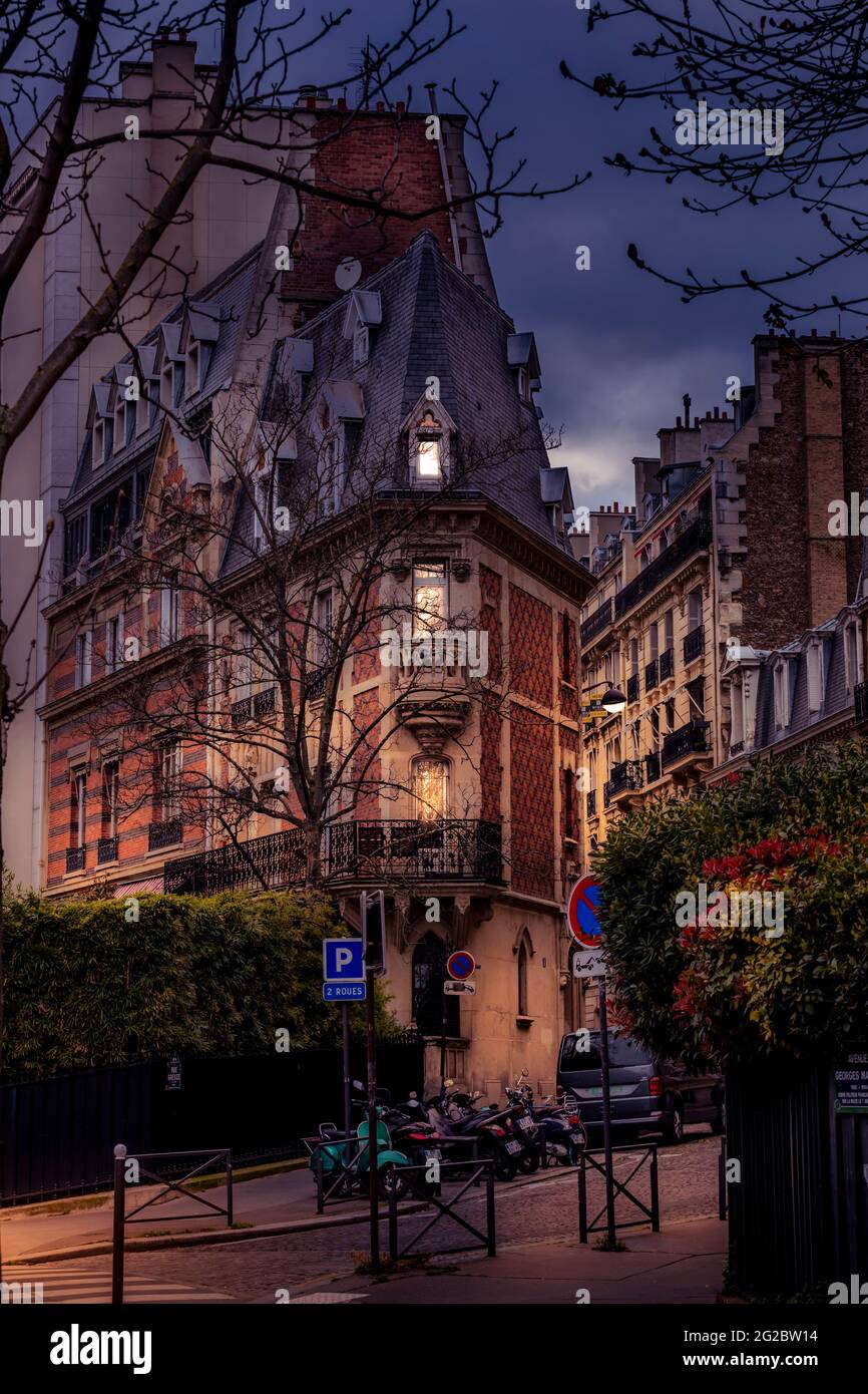 16th arrondissement buildings hi-res stock photography and images - Alamy