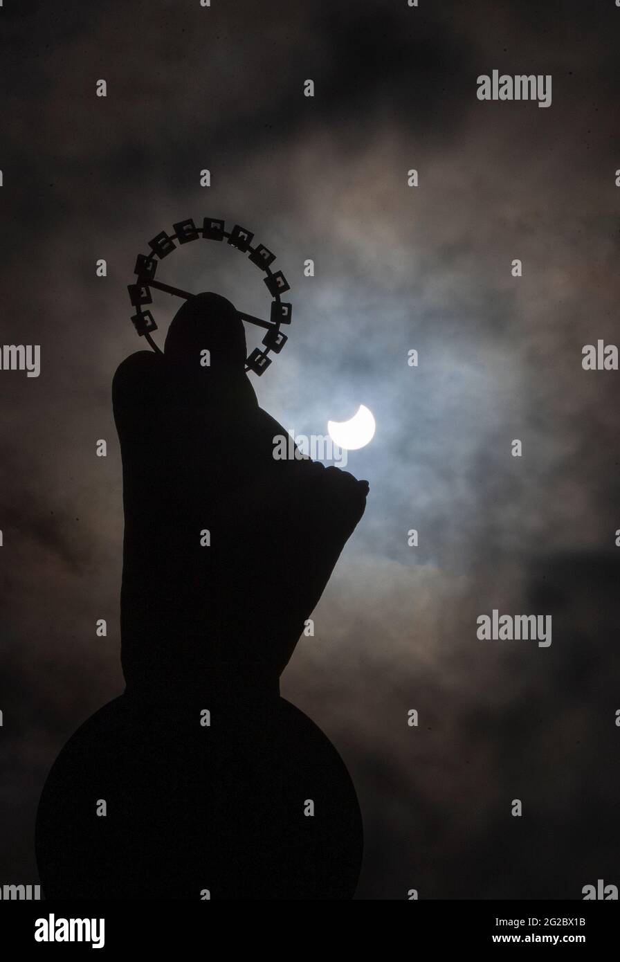 Seeing solar eclipse hi-res stock photography and images - Alamy