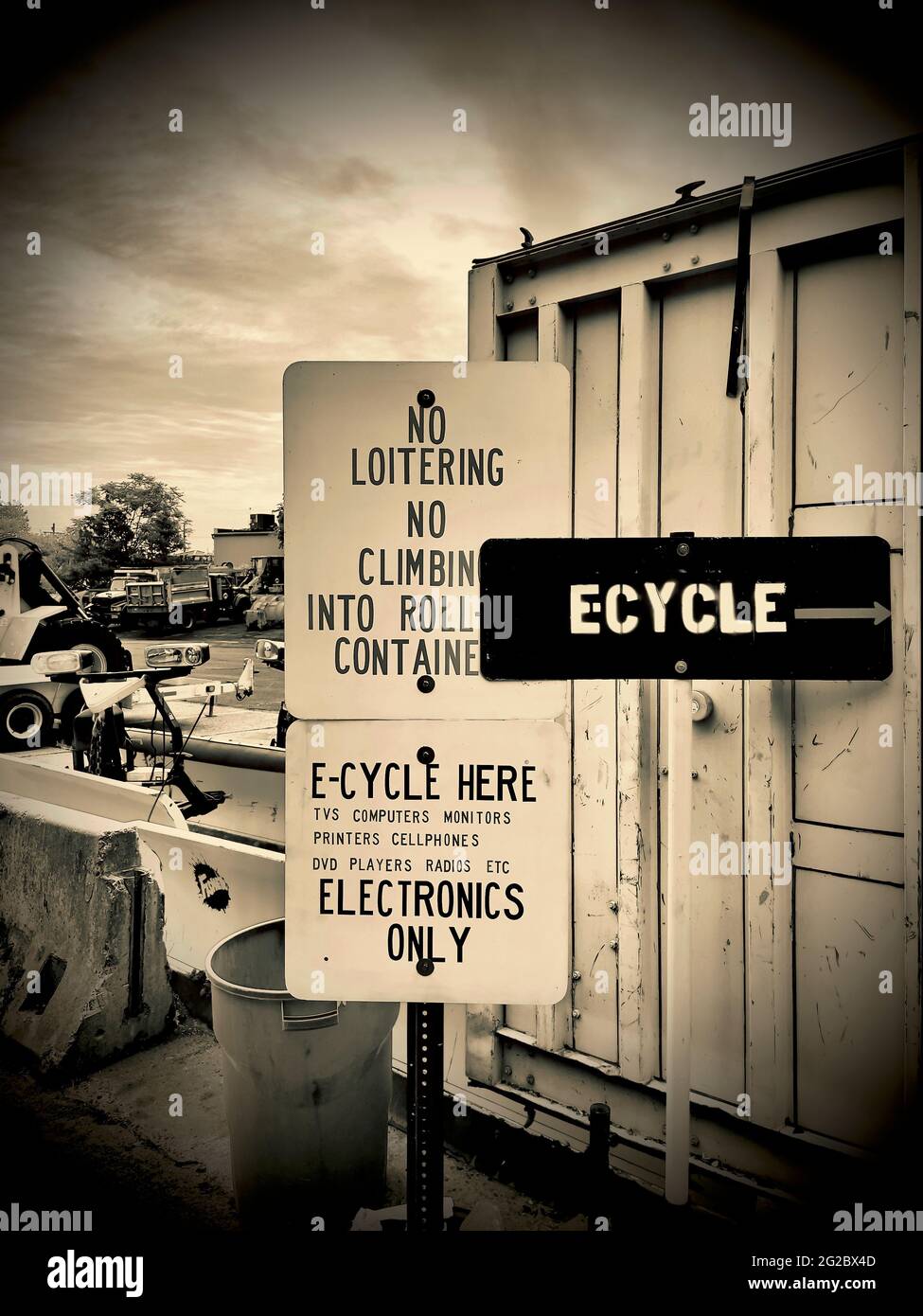 Recycle collection center hi-res stock photography and images - Alamy