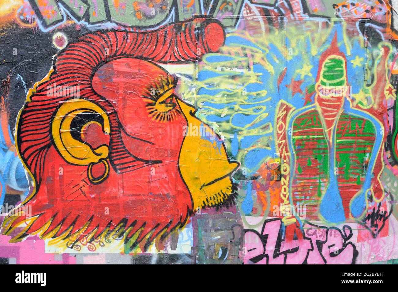 Mur de graffitis paris hi-res stock photography and images - Alamy