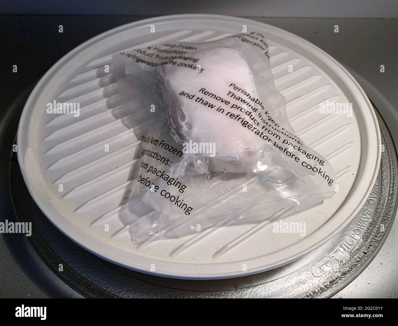 Microwaving hi-res stock photography and images - Alamy