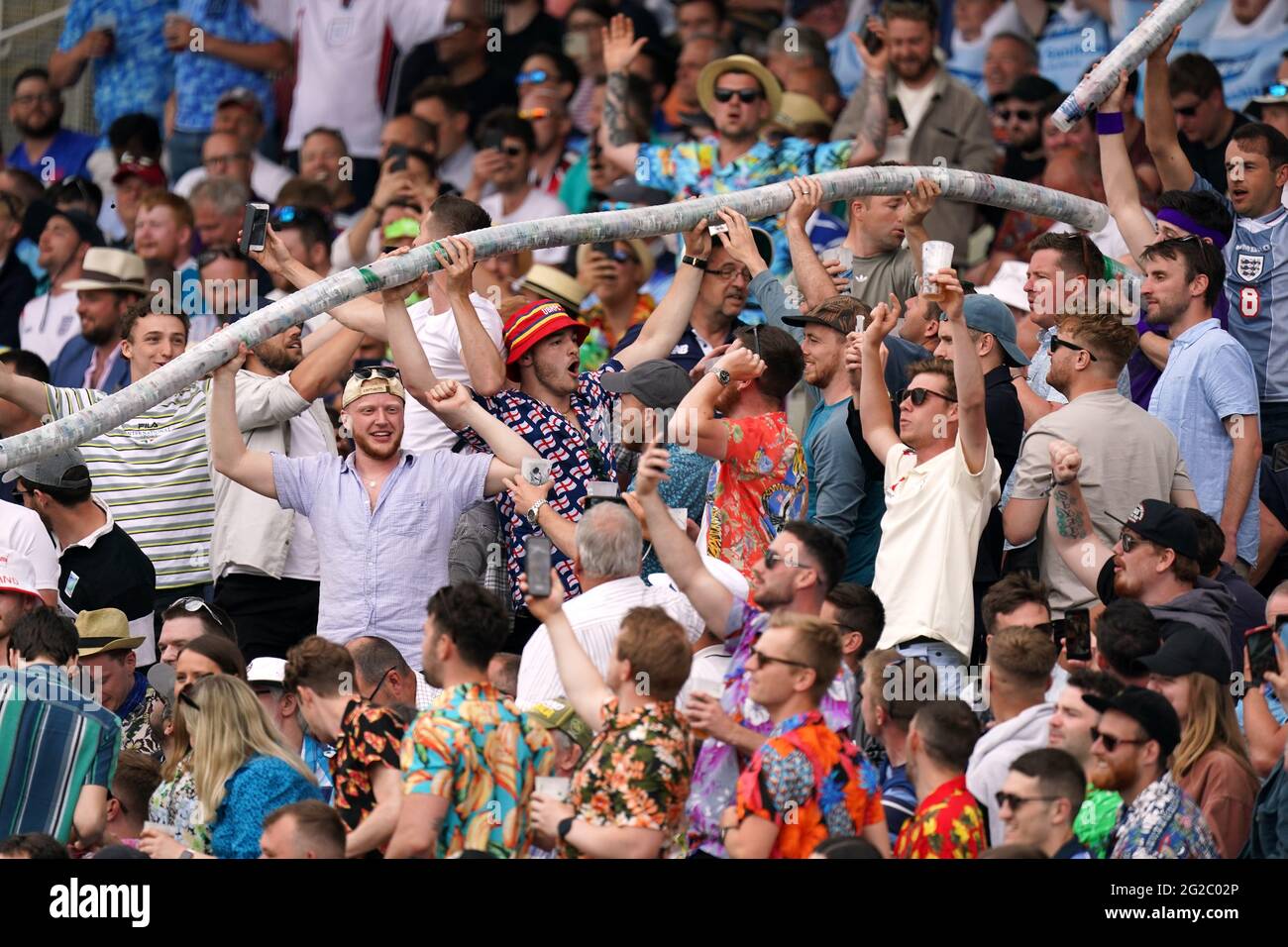 Cricket crowd beer snake hi-res stock photography and images - Alamy