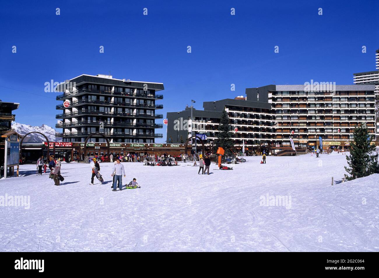 Les menuires architecture hi-res stock photography and images - Alamy