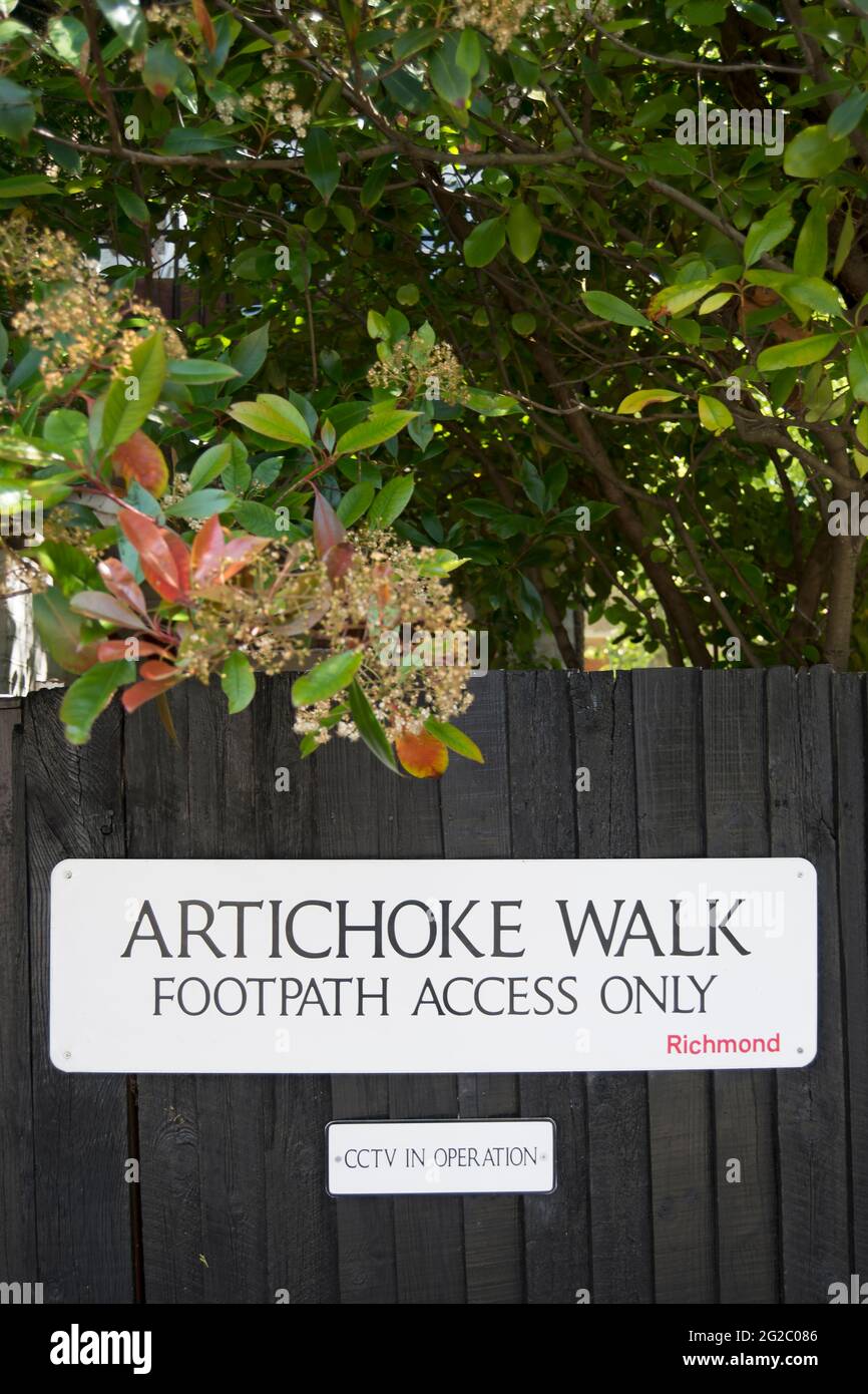 Pathway signage hi-res stock photography and images - Alamy