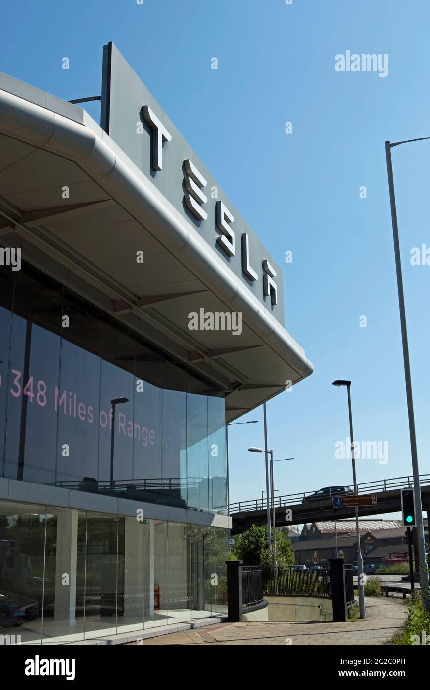 Tesla dealer london hi-res stock photography and images - Alamy