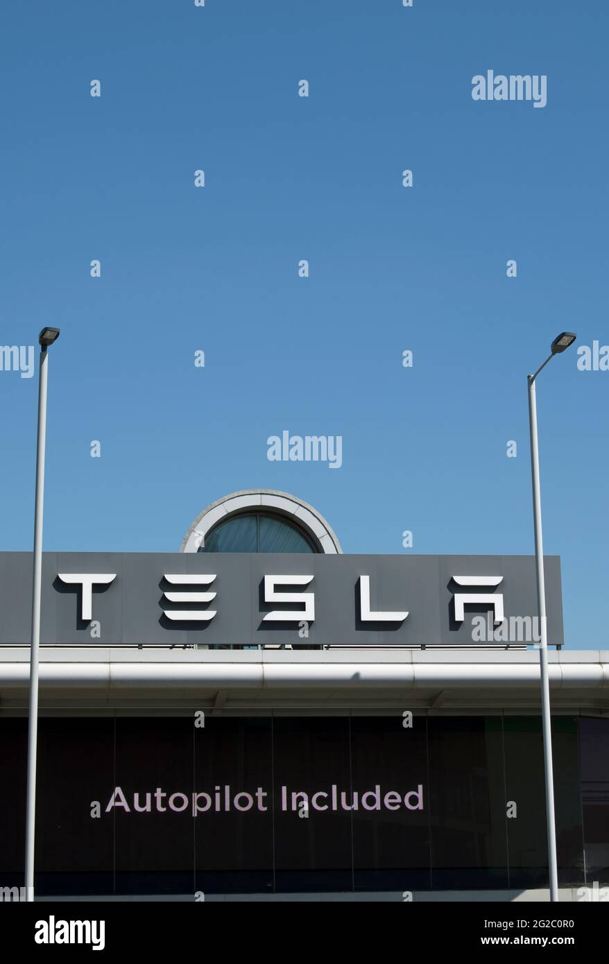 Tesla dealer london hi-res stock photography and images - Alamy