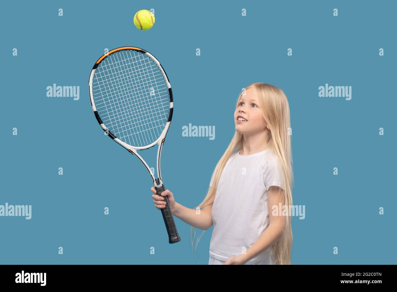 Girl hitting tennis ball racket hi-res stock photography and images - Alamy
