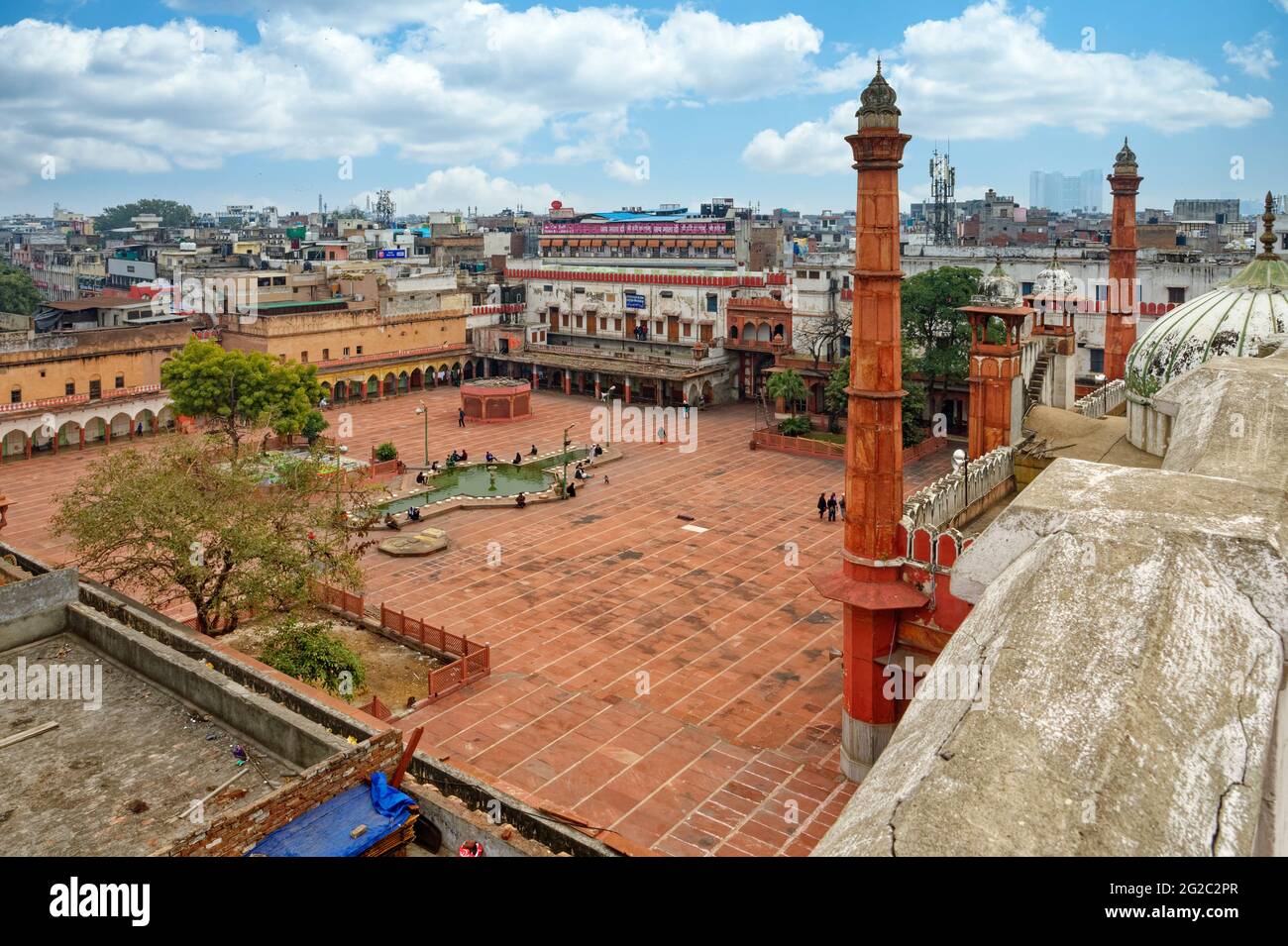 Fatehpuri Masjid Mosque, Chandni Chowk bazaar, Old Delhi, India Stock ...