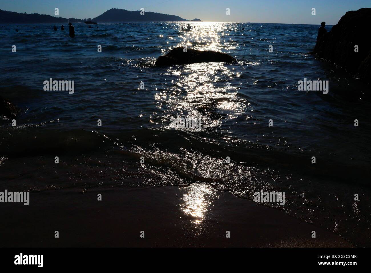 Heat at sea, waves glisten in the sun, beach vacation Stock Photo - Alamy