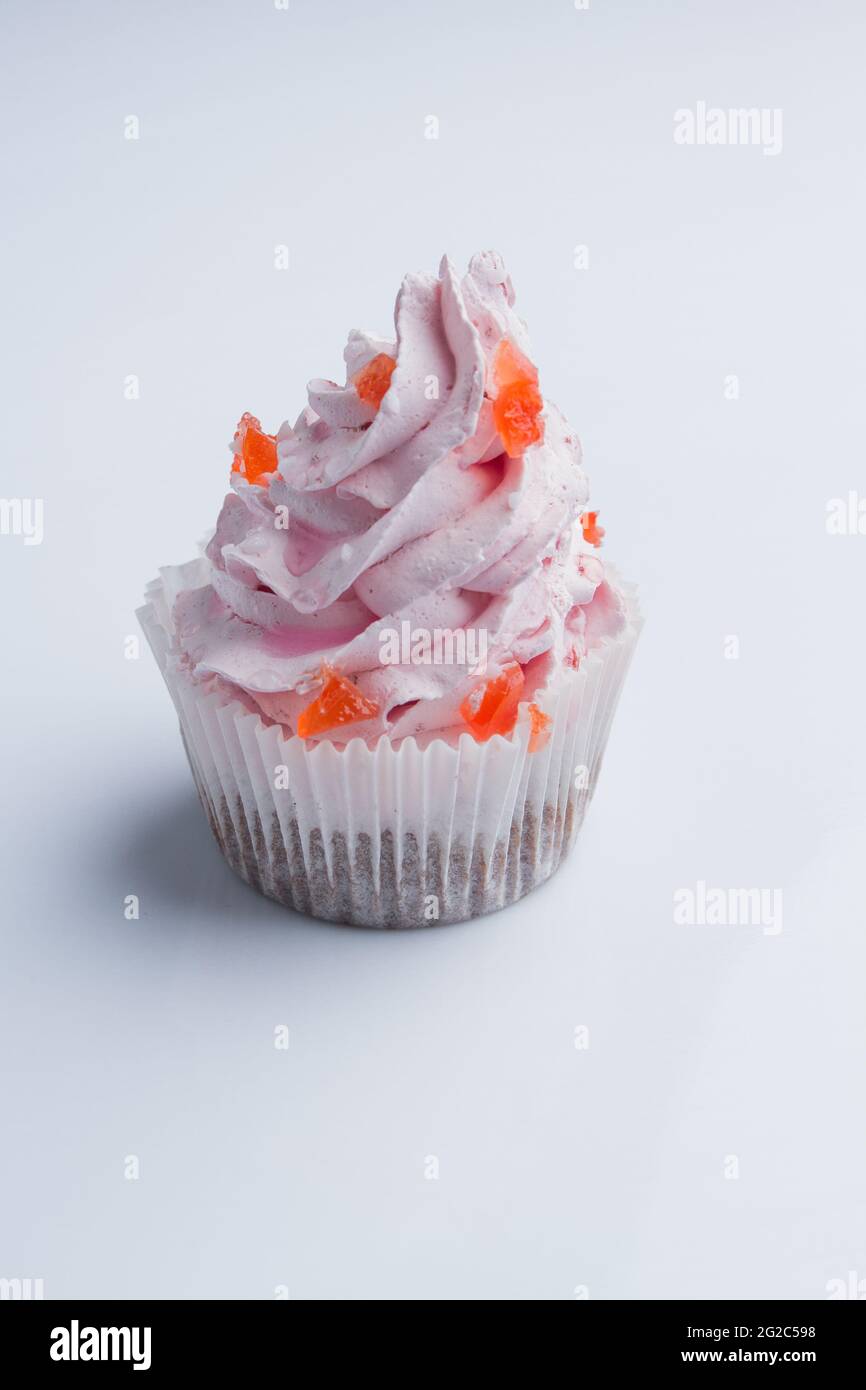 Vertical shot close-up cupcake with white cream and fruit pieces Stock ...