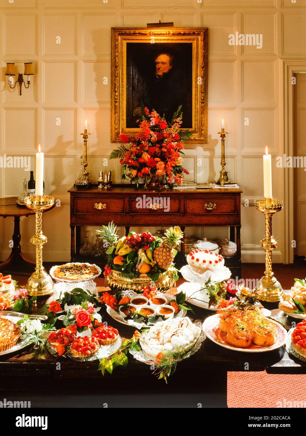 Feast table hi-res stock photography and images - Alamy