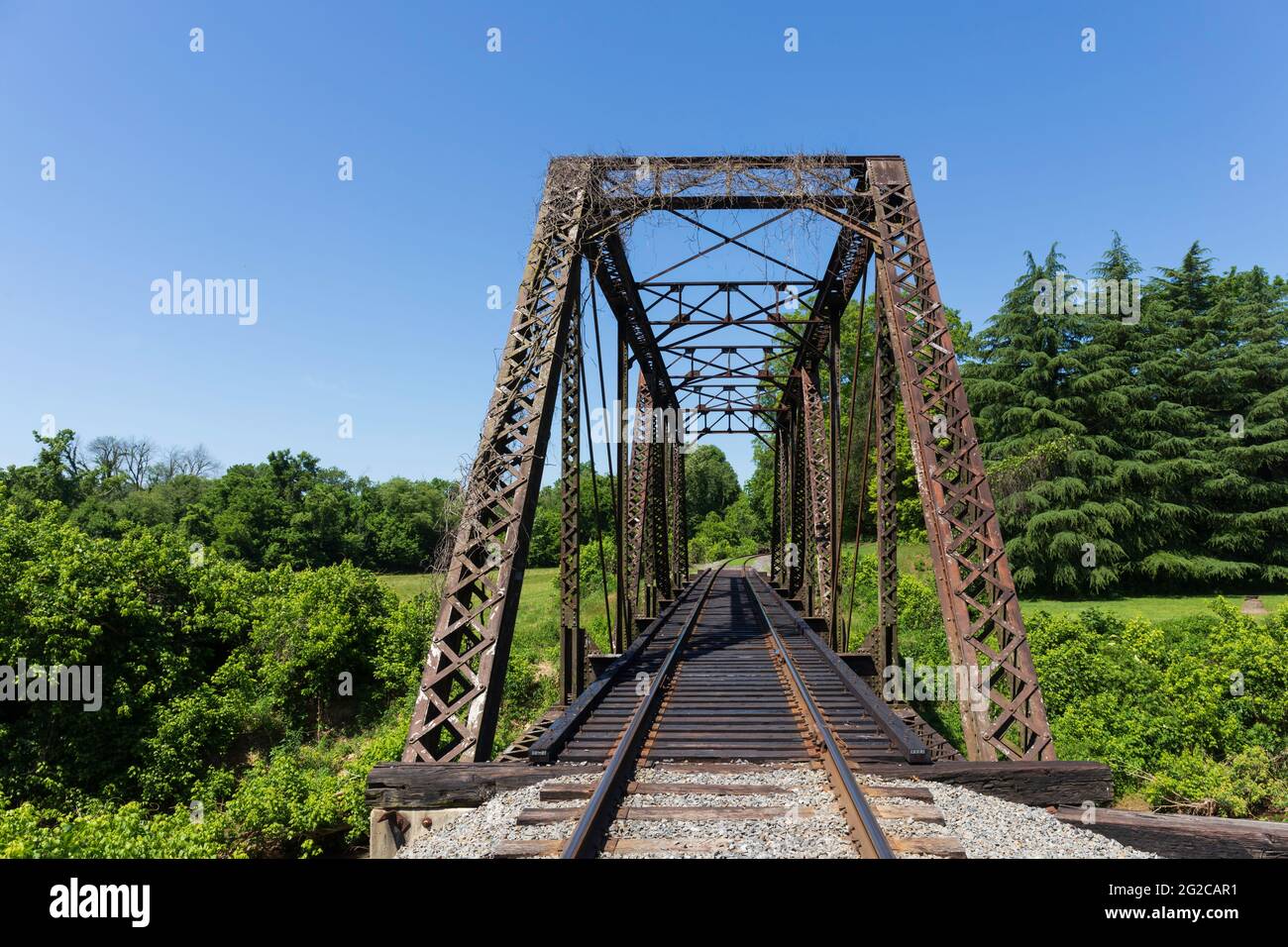 Single point perspective railroad hi-res stock photography and images ...