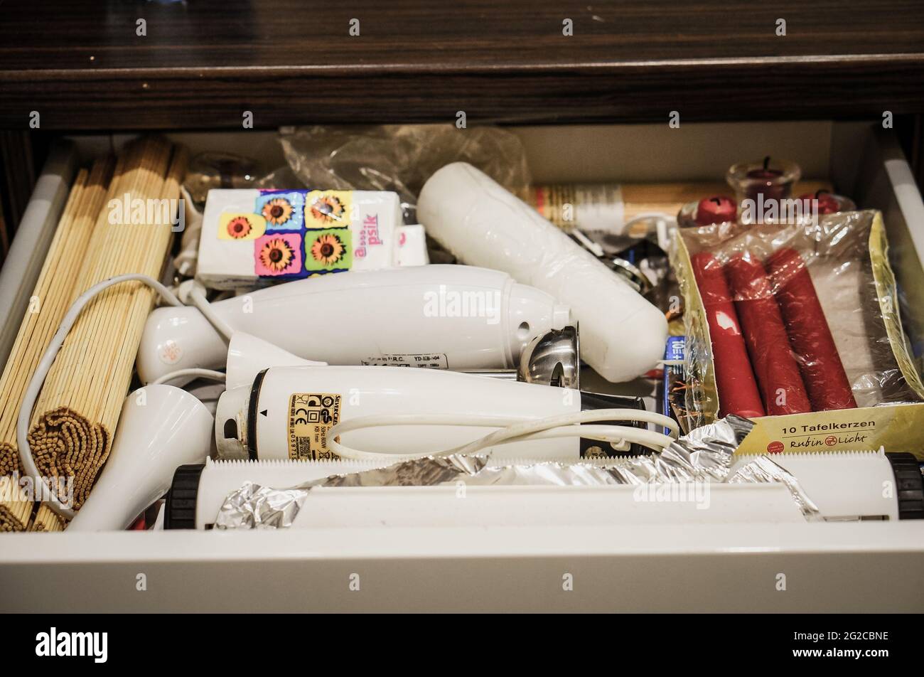 Messy kitchen drawer hi-res stock photography and images - Alamy