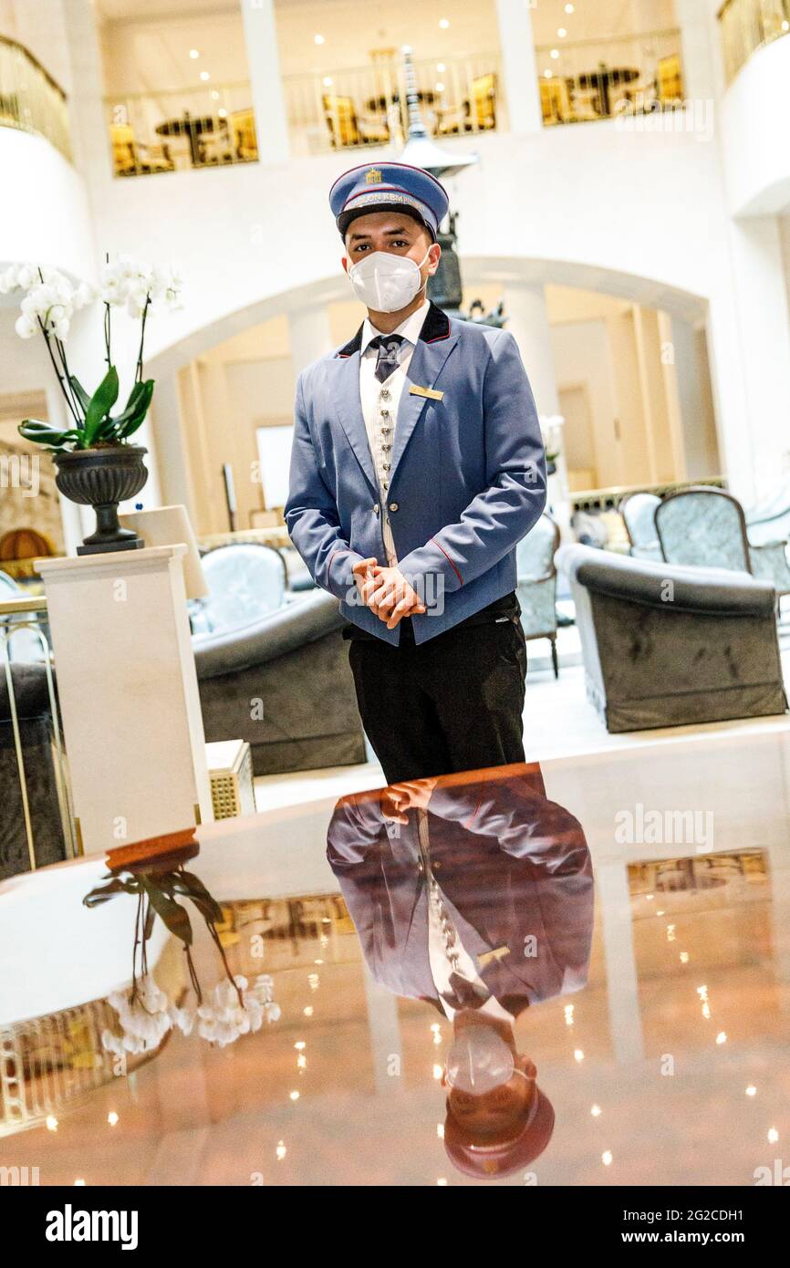 Hotel adlon kempinski lobby hi-res stock photography and images - Alamy