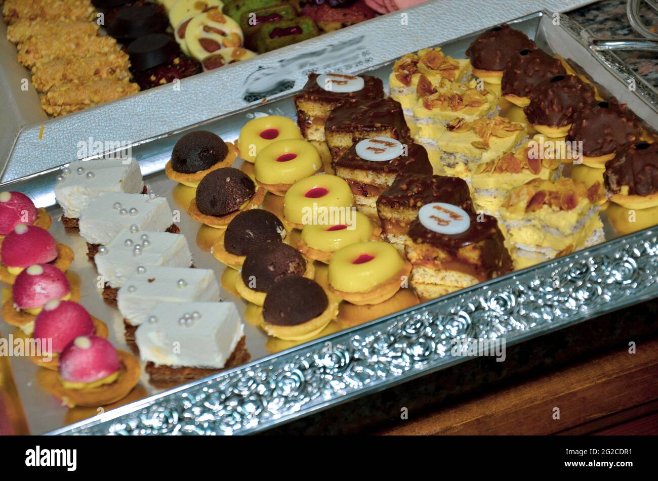 Cakes sweets desserts french france hi-res stock photography and images ...