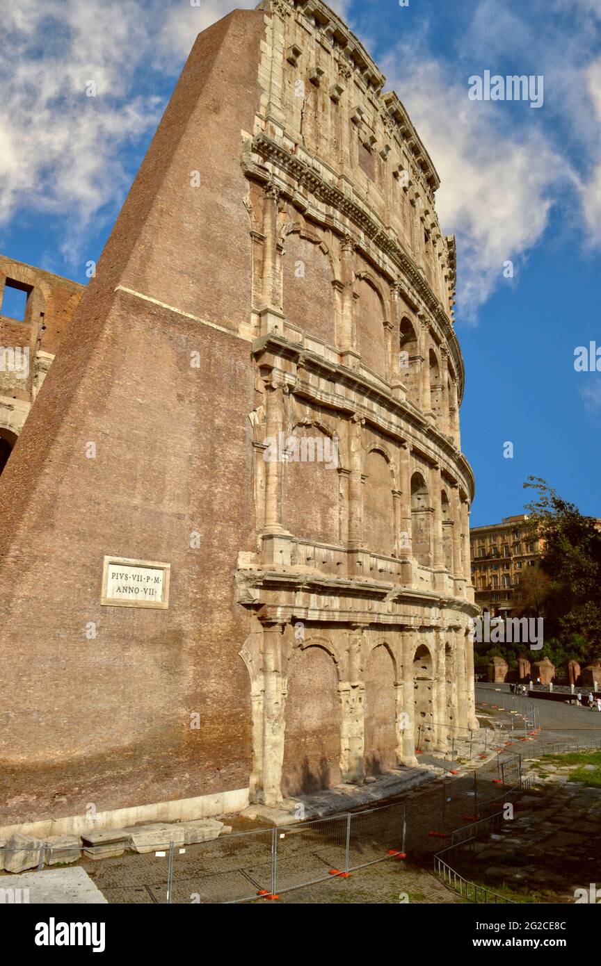 Colosseum amphitheatre in rome hi-res stock photography and images - Alamy