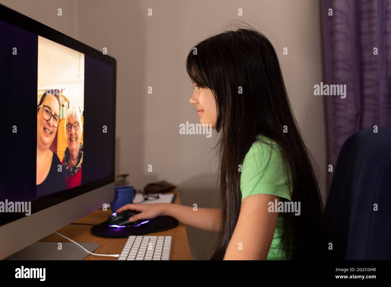 Video chat girl zoom hi-res stock photography and images - Alamy