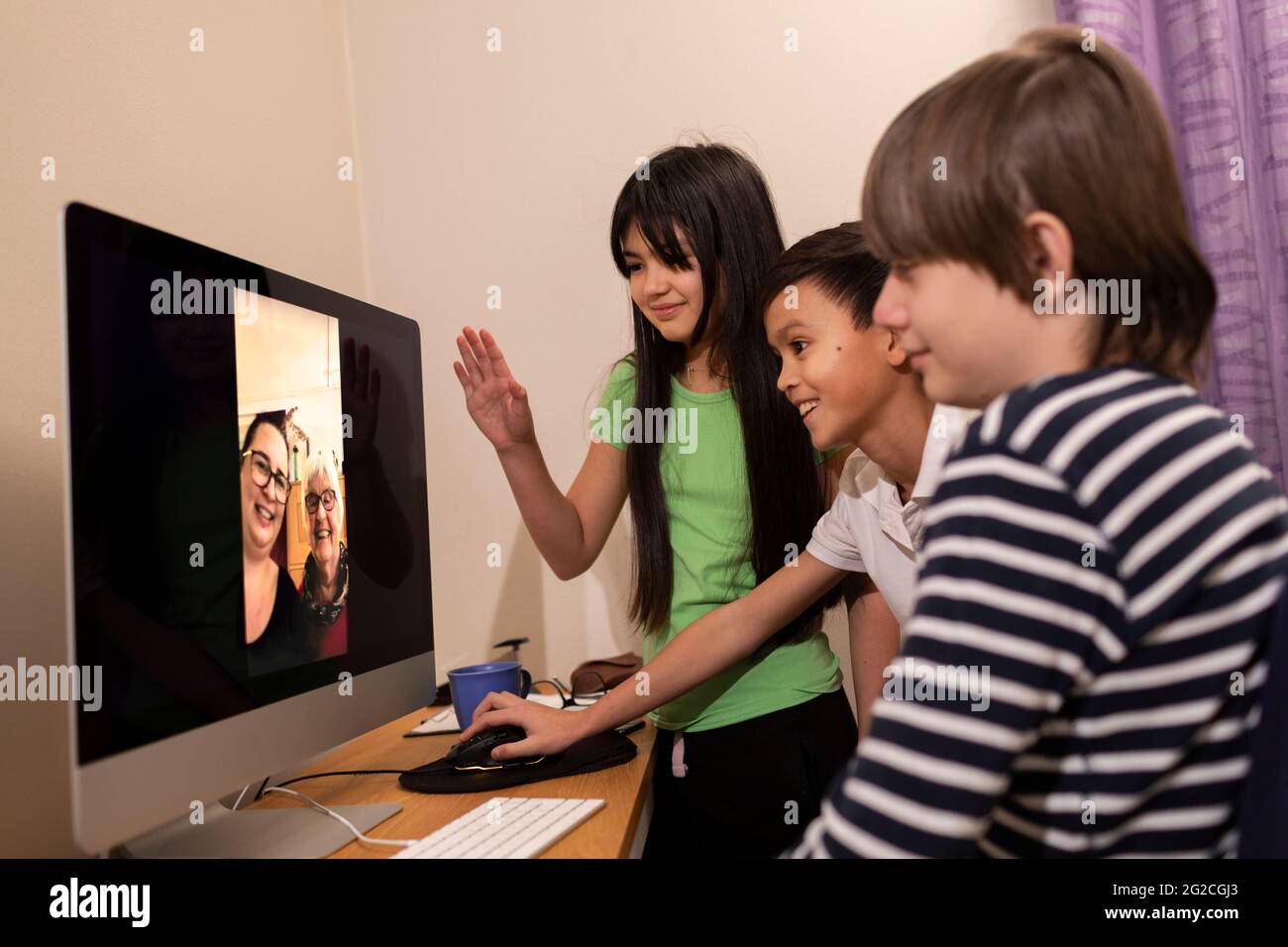 Children 10 years old talking hi-res stock photography and images - Alamy