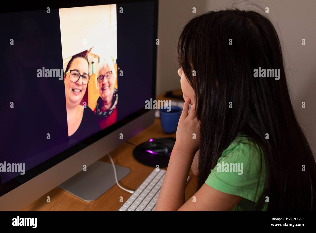 Video chat girl zoom hi-res stock photography and images - Alamy