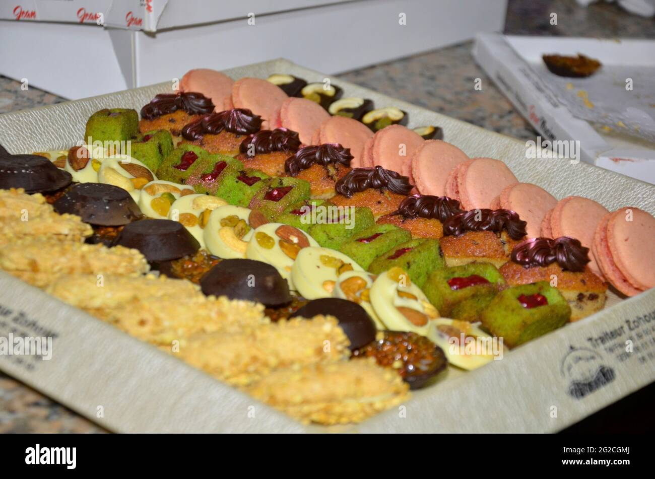Cakes sweets desserts french france hi-res stock photography and images ...